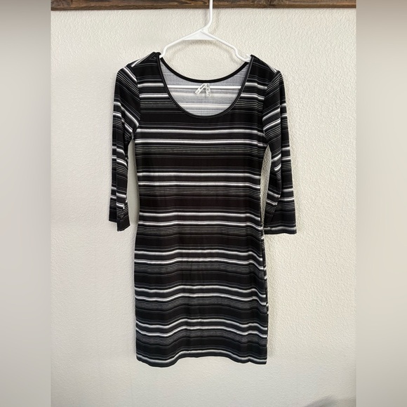 Mudd | Dresses | Mudd Black And White Striped Long Sleeve Dress | Poshmark